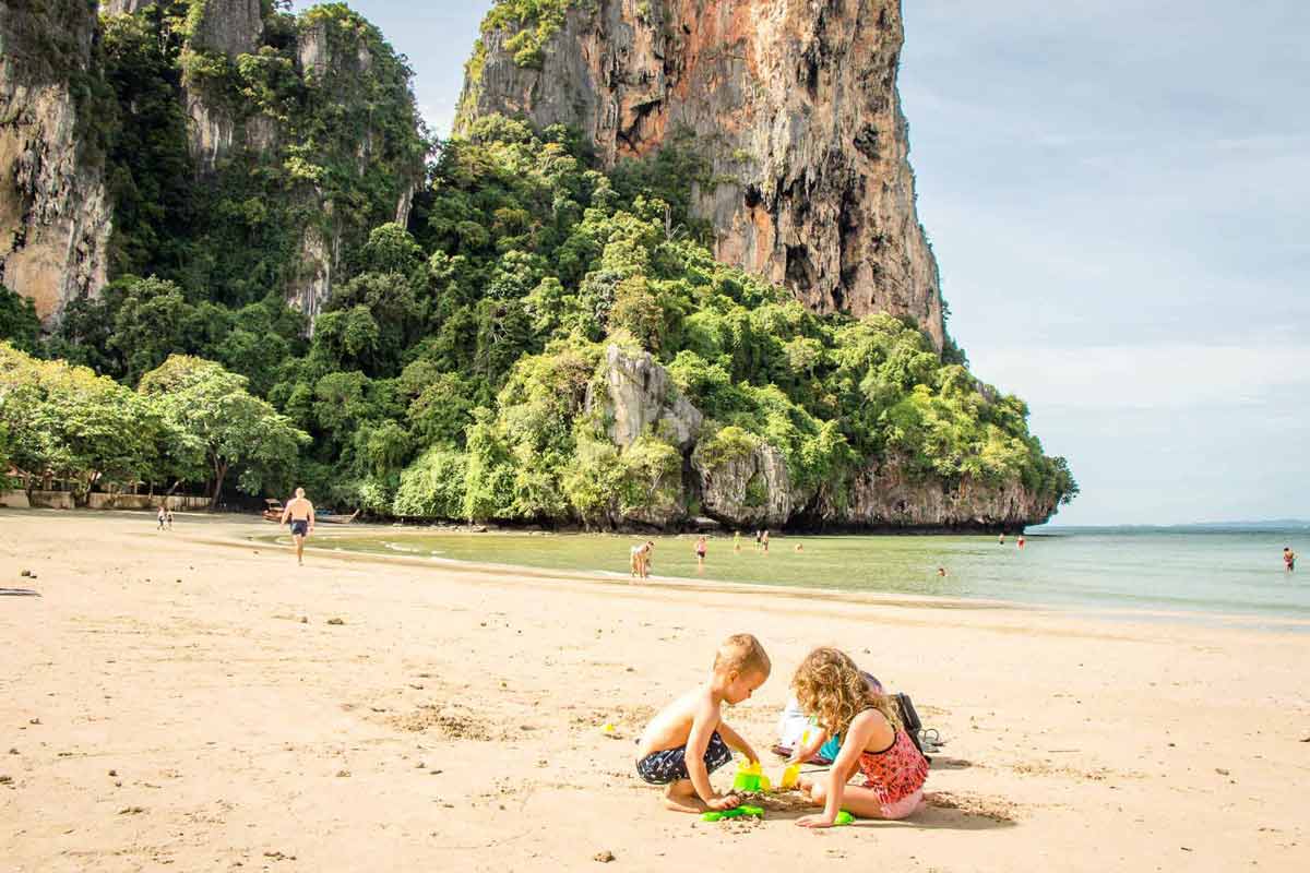 best-places-to-travel-with-toddlers-baby-can-travel