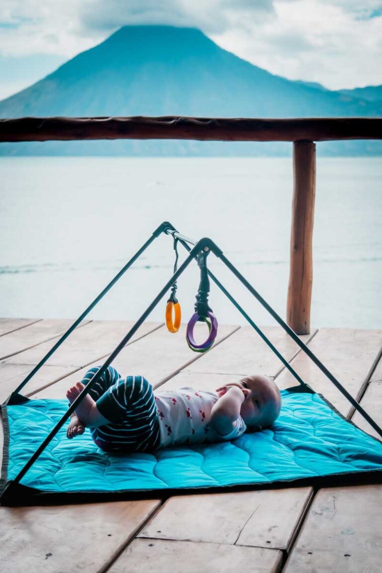 7 Best Baby Travel Play Mats (parents will LOVE to travel with)