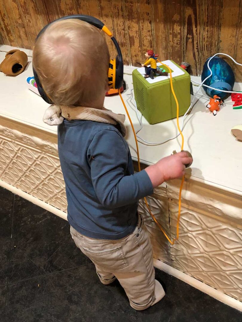 Best Toddler Headphones for Plane Travel: 10 Safe Picks Parents Trust